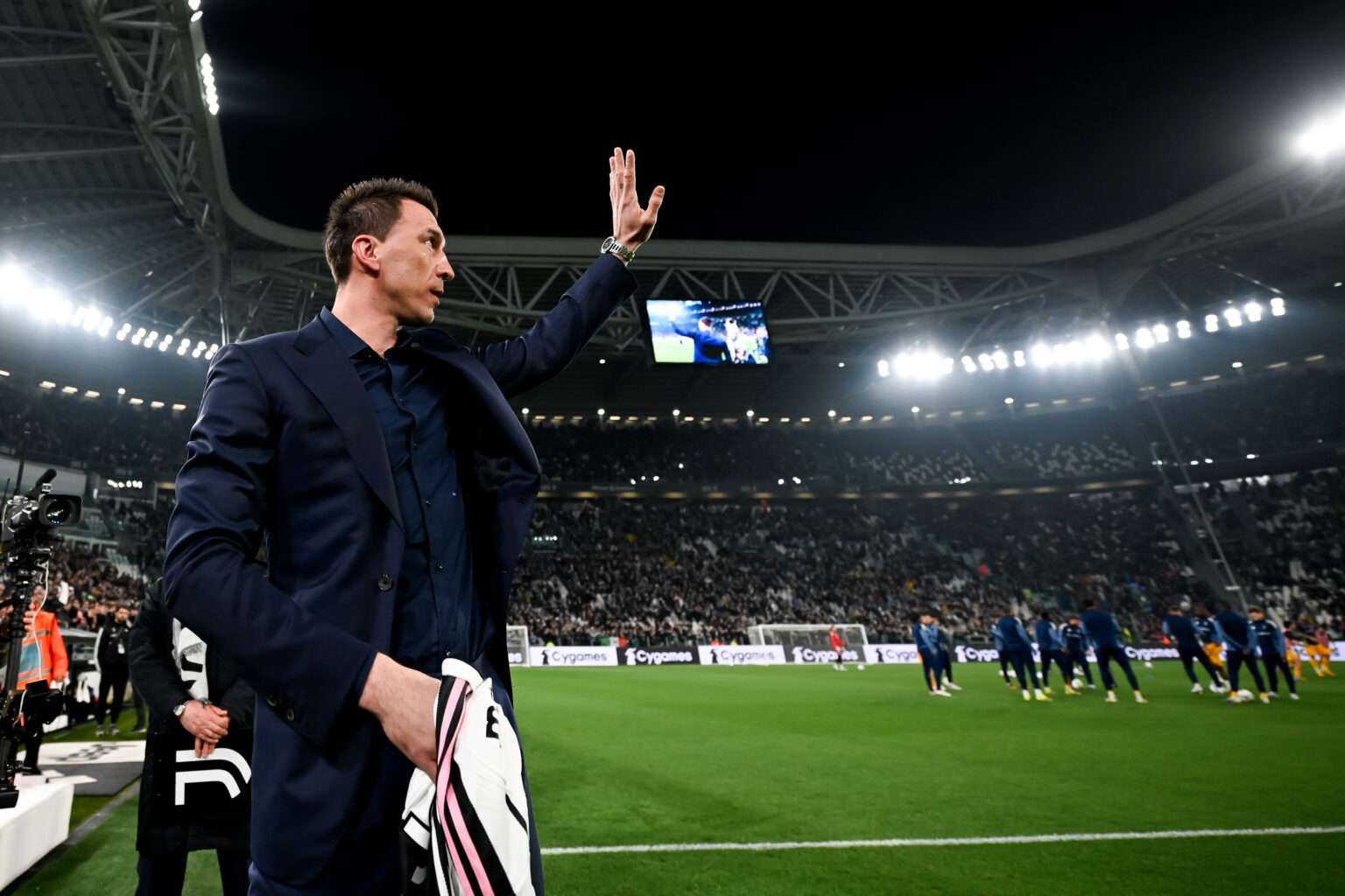 Damien Comolli avvisa: "La Juventus farà una cessione in più del previsto"